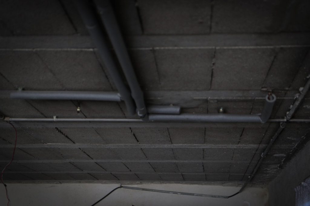 Isolation plafond sous-sol hourdis : les solutions adéquates